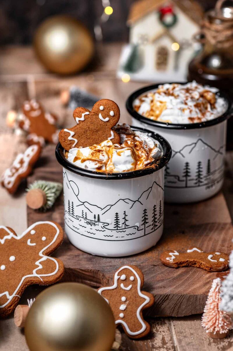 Homemade Gingerbread Latte - Starbucks Inspired!