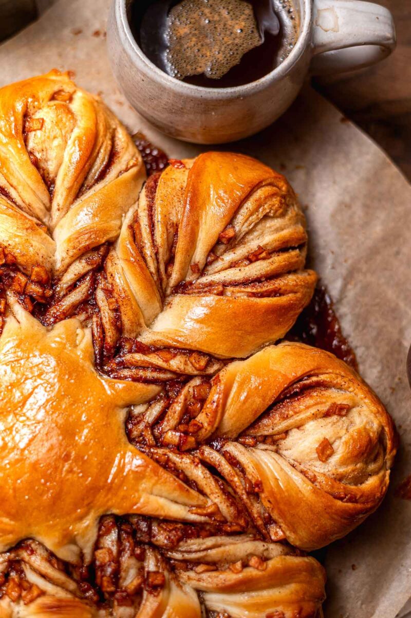 Vegan Star Bread with Apple Cinnamon Filling